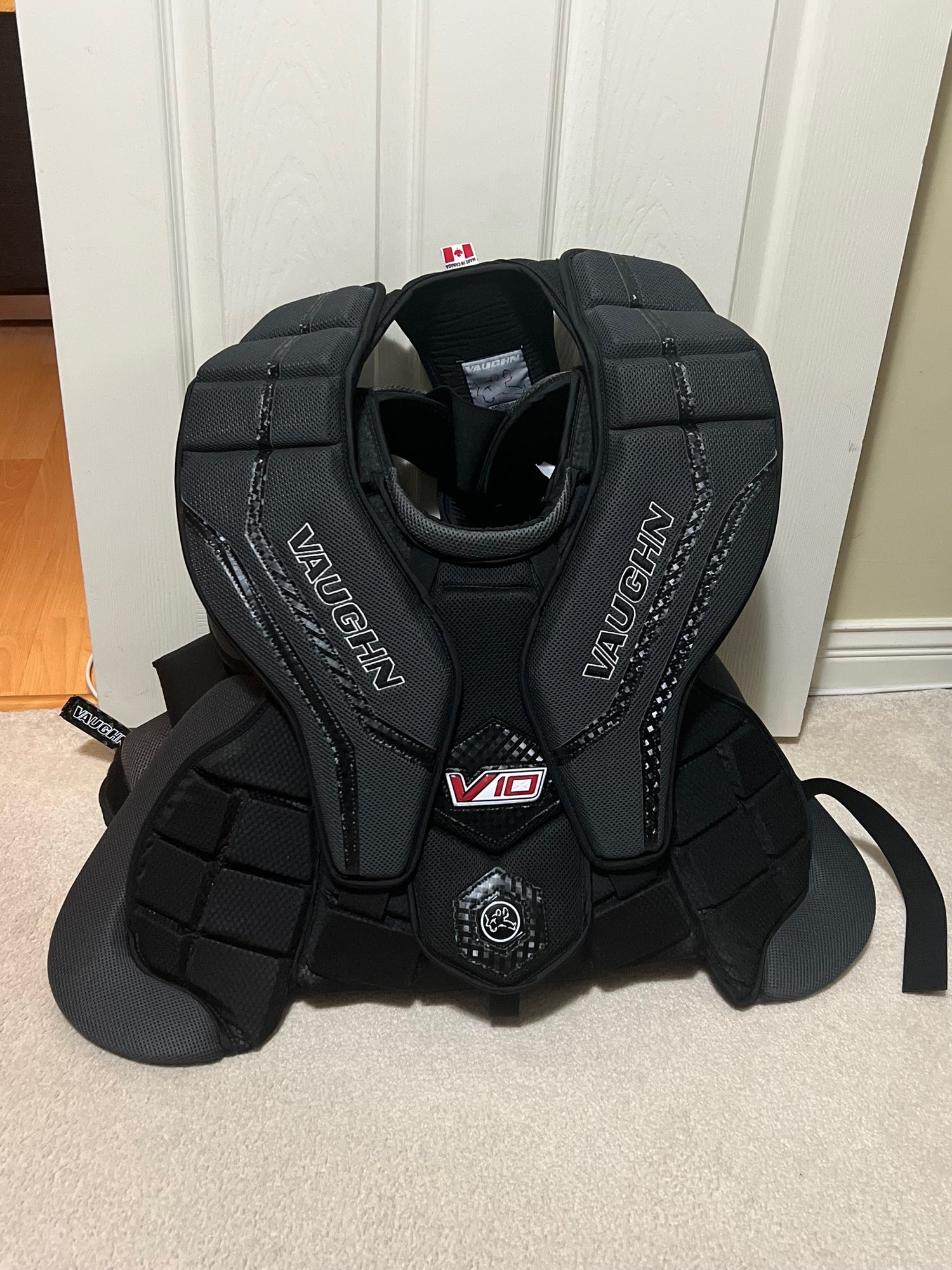 Vaughn V10 Pro Carbon Goalie Chest Protector - Senior Medium | SidelineSwap