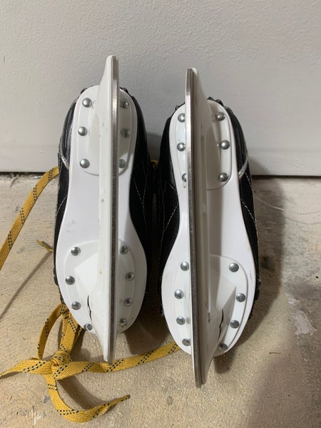 VIc Hockey Skates | INT 4.0 | SidelineSwap | Buy and Sell on SidelineSwap