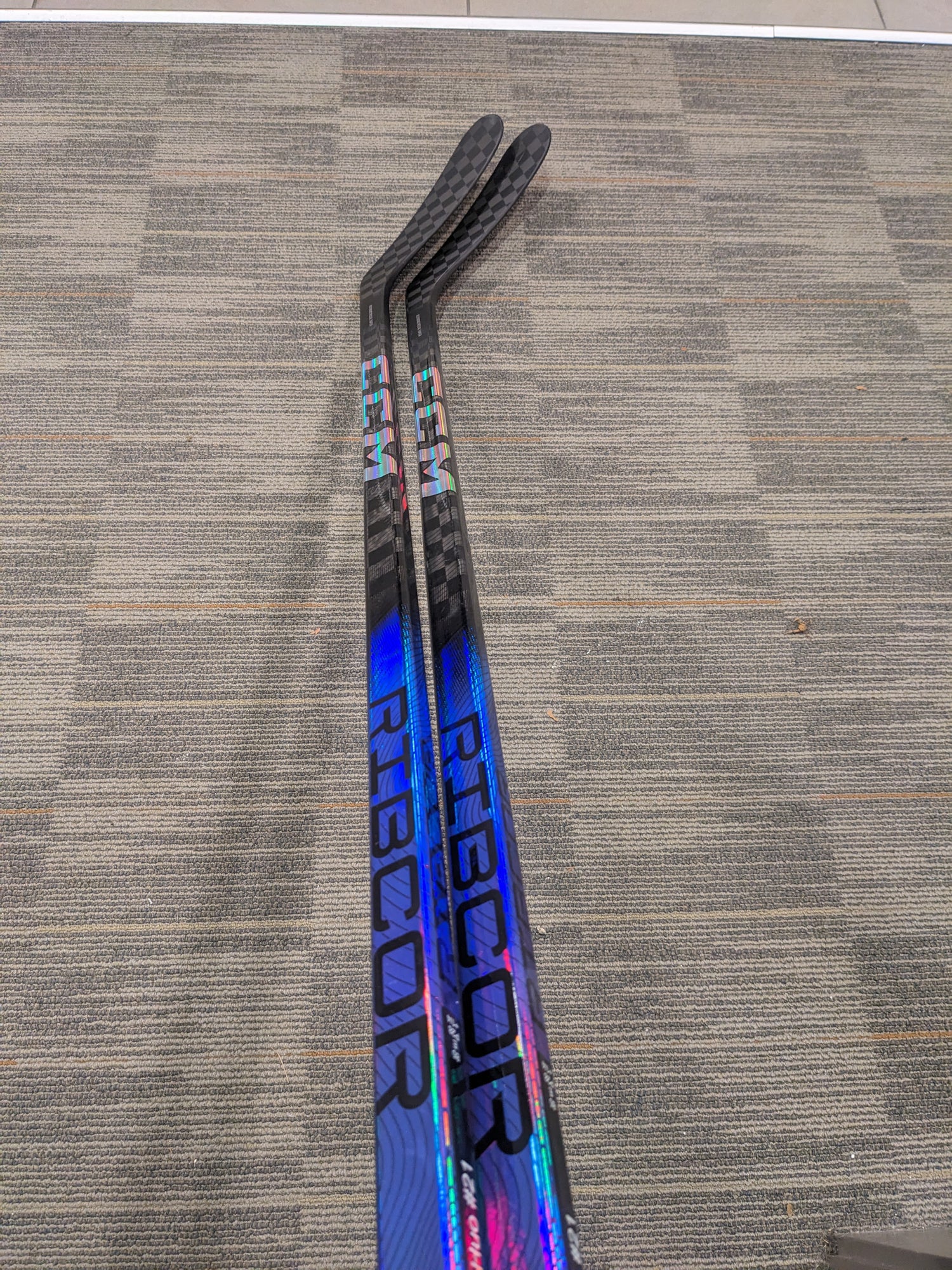 (SINGLE STICK) New RH CCM Ribcor Trigger 8 Team Stick (Extended) - 85 ...