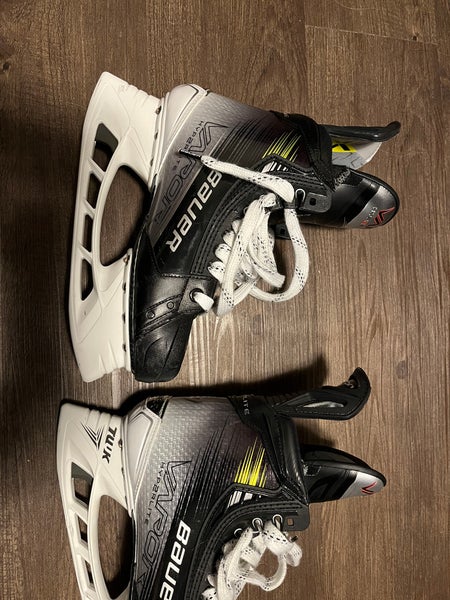 Senior Bauer 7 Vapor Hyperlite 2 Hockey Skates | SidelineSwap | Buy and ...