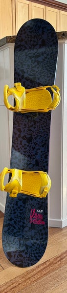 Women's Flow With Bindings Medium Flex Directional Bliss Snowboard ...