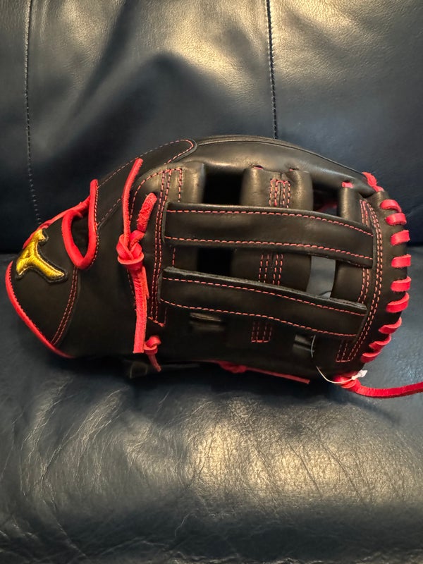 Right Hand Throw Baseball Gloves & Mitts | New and Used on SidelineSwap