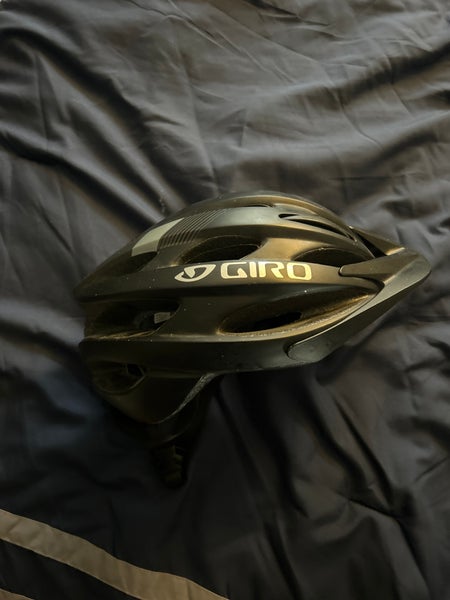 Men's Large Giro Bike Helmet | SidelineSwap | Buy and Sell on SidelineSwap