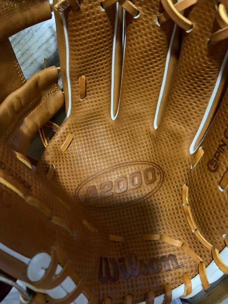 New Right Hand Throw 11.75" A2000 Baseball Glove | SidelineSwap | Buy ...