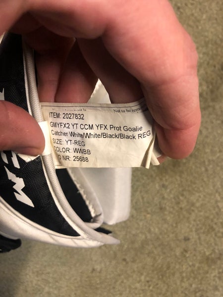 Used CCM Regular YFlex II Glove | SidelineSwap | Buy and Sell on SidelineSwap