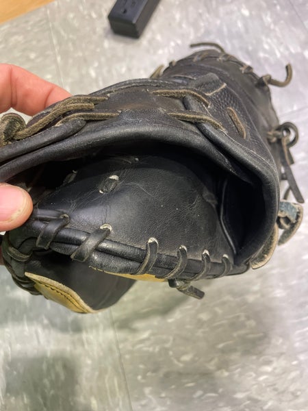 Black Used Wilson A2000 Right Hand Throw Catcher's Baseball Glove 34 ...