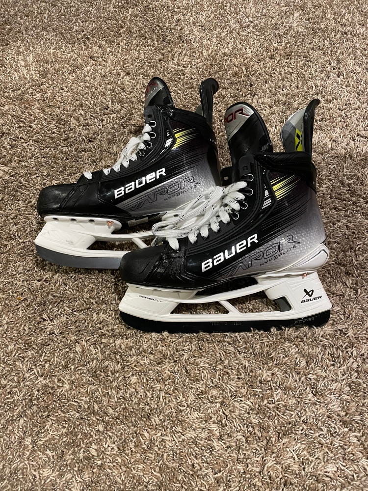 Senior Bauer Regular Width 9 Vapor Hyperlite 2 Hockey Skates | SidelineSwap