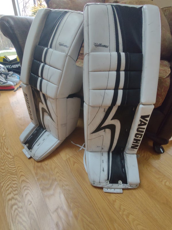 Used 32" True L20.1 Goalie Leg Pads | SidelineSwap