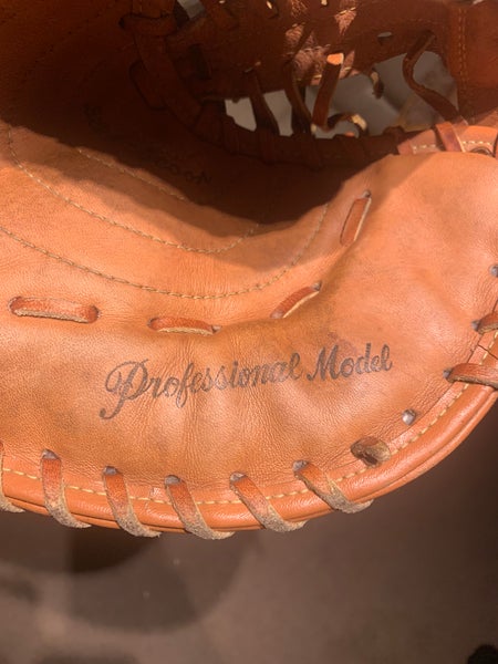 Vintage Goalie Gear, With Catcher/blocker/and Pads (33” Regular Full ...