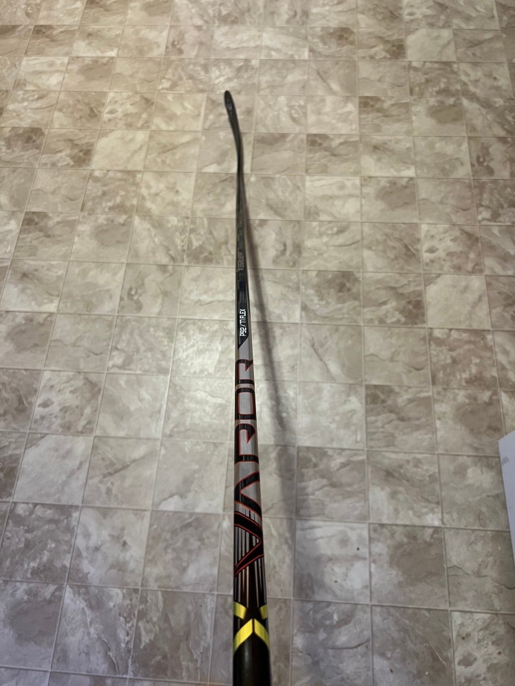 New Right Handed P92 Vapor Hyperlite 2 Hockey Stick | SidelineSwap