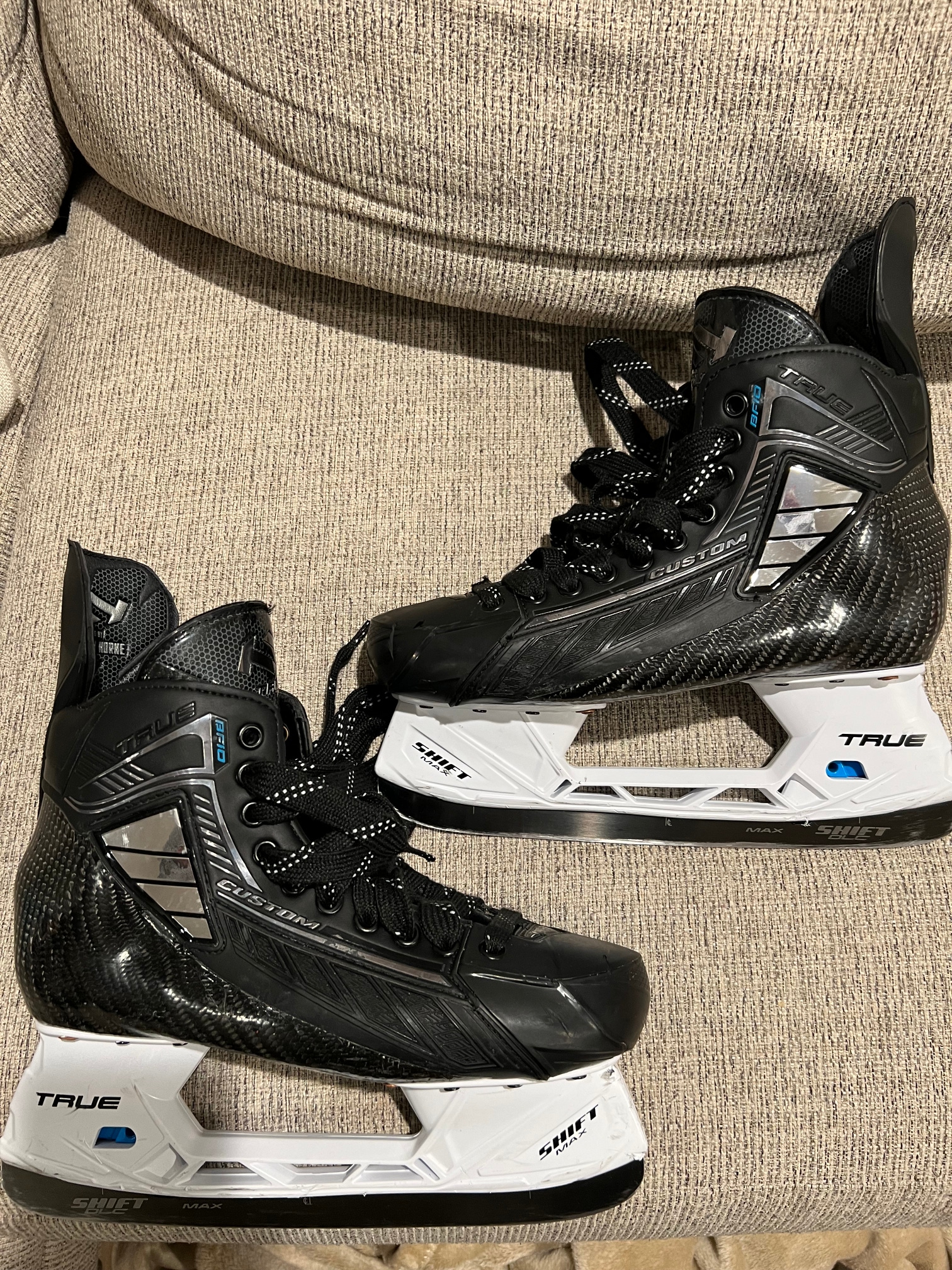 Senior New True HZRDUS 9X Hockey Skates Regular Width 9 | SidelineSwap