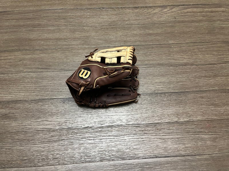 Wilson A2000 SC DW5 11” H Web | SidelineSwap | Buy and Sell on SidelineSwap