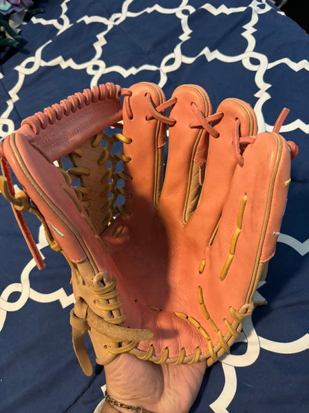 Aria Baseball Glove | SidelineSwap | Buy and Sell on SidelineSwap