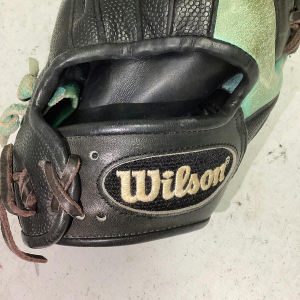 Used Wilson A2000 Rc22 11 1 2" Fielders Gloves | SidelineSwap | Buy and ...