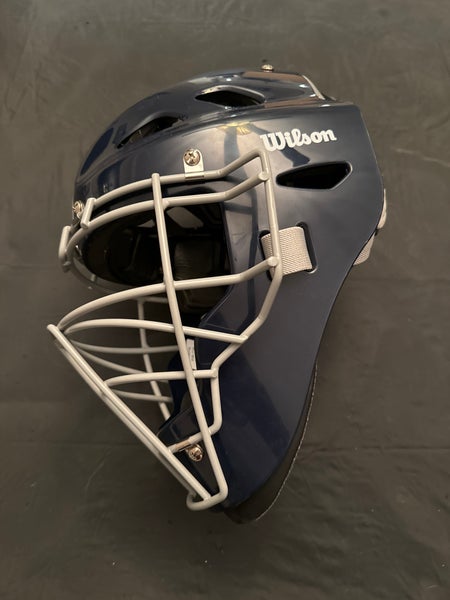 Wilson C200 Catcher’s Mask | SidelineSwap | Buy and Sell on SidelineSwap
