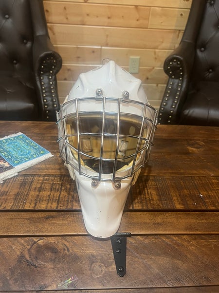 Itech 960 Goalie Helmet | SidelineSwap | Buy and Sell on SidelineSwap