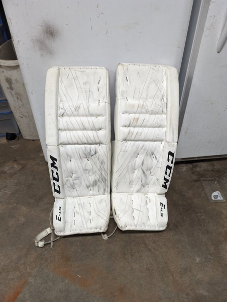 Used 32 Ccm Extreme Flex E4 5 Goalie Leg Pads Sidelineswap Buy And