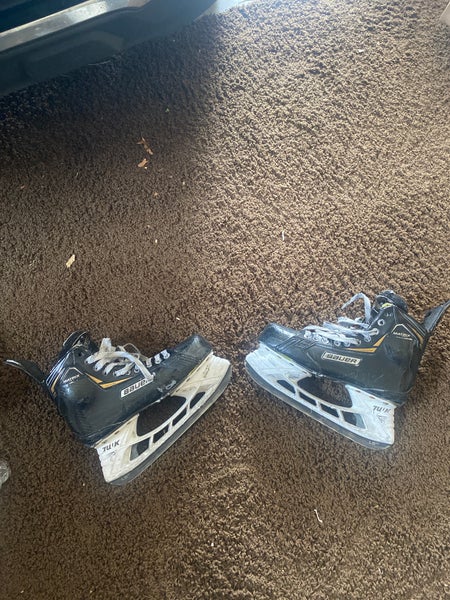 Senior Bauer Supreme Matrix Hockey Skates - Regular Width, Size 8 ...