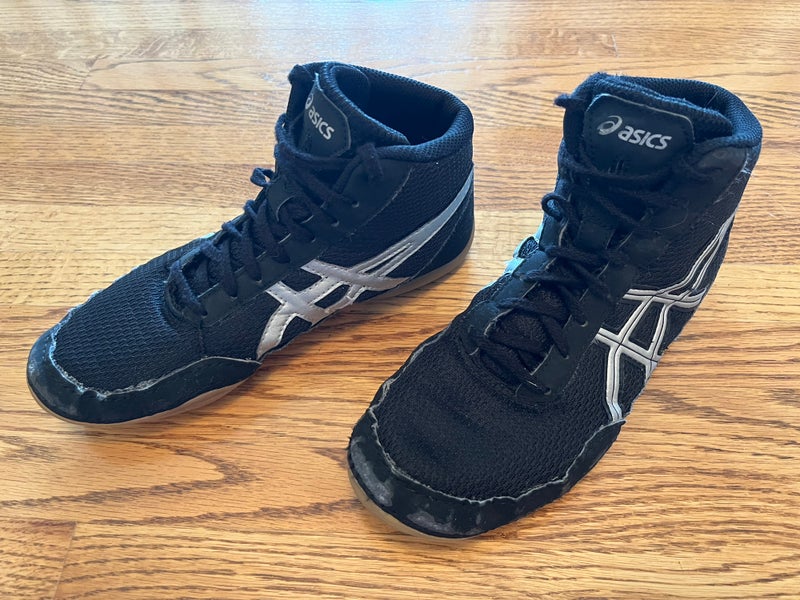 Used ASICS Matflex Wrestling Shoes - size 4 | SidelineSwap | Buy and ...