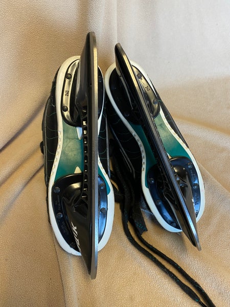Used Intermediate Bauer Supreme 3000 Hockey Skates Regular Width Size 4 ...