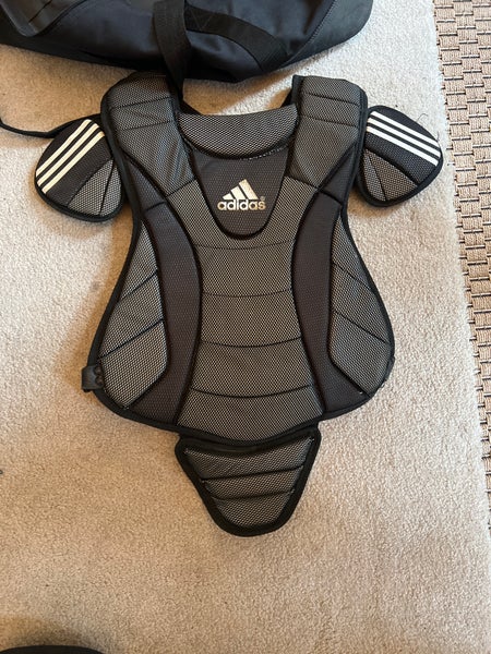Adidas Youth catchers equipment - with knee savers and bag ...