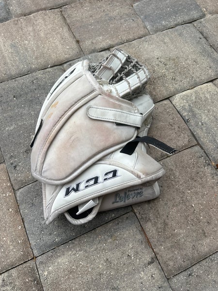 Used CCM Regular EFLEX 4 | SidelineSwap | Buy and Sell on SidelineSwap