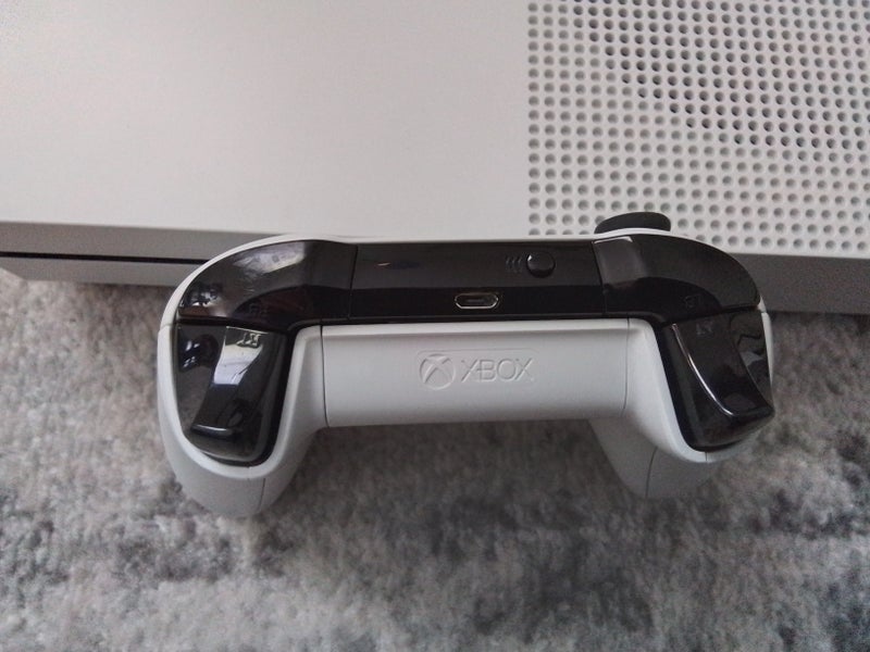 Used Xbox One S 500 GB White | SidelineSwap | Buy and Sell on SidelineSwap