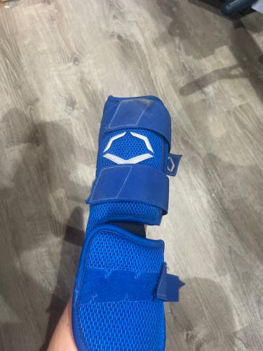 EvoShield Leg Guard Right Handed Hitter (Royal Blue) | SidelineSwap EvoShield Leg Guard Right Handed Hitter (Royal Blue) | SidelineSwap
