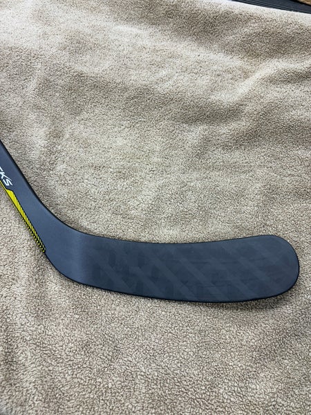 New Senior CCM Left 85 Flex P19 Pro Stock Super Tacks Hockey Stick ...