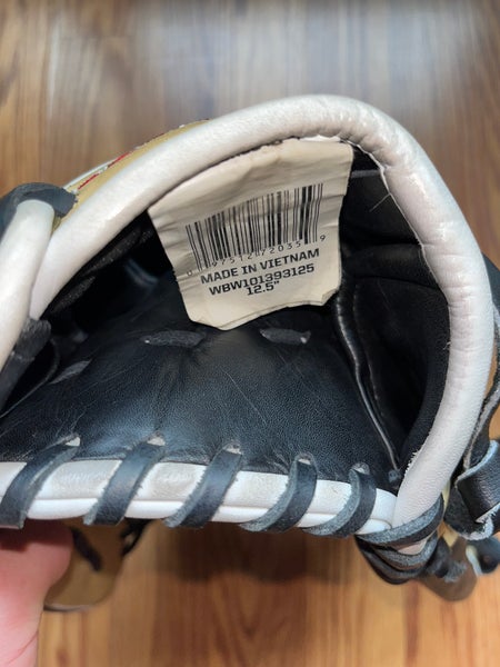 Used Outfield 12.5" A2000 Baseball Glove | SidelineSwap | Buy and Sell ...