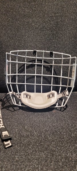 Medium Itech RBE III Cage Oreo ( Rare ) / Bauer RBE 3 | SidelineSwap ...