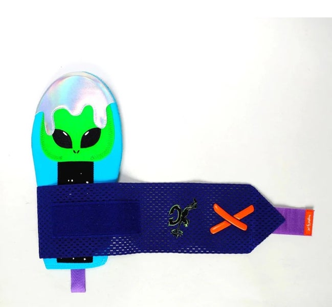 BRAND NEW Absolutely Ridiculous Alien Sliding Mitt | SidelineSwap | Buy ...