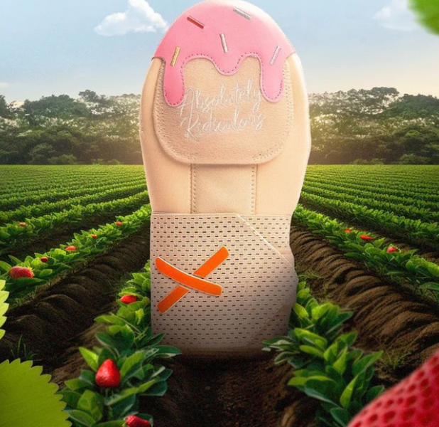 Mystery ARIA Sliding Mitt | SidelineSwap | Buy and Sell on SidelineSwap