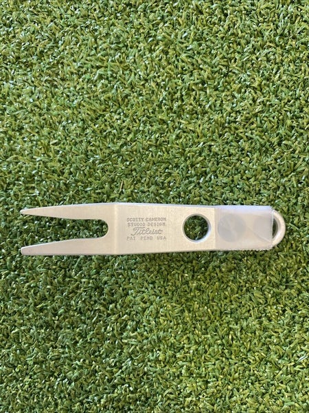 Scotty Cameron Studio Design Yellow Headcover With Divot Tool ...