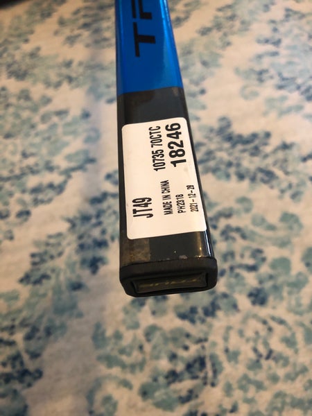 New Senior True Catalyst 9X Right-Handed JT49 Pro Stock Hockey Stick ...