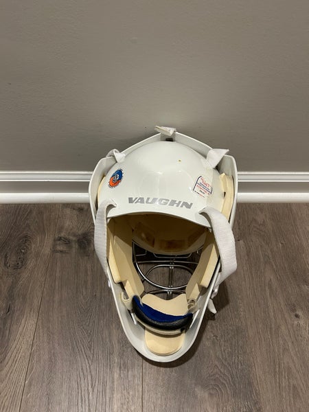 Vaughn Goalie Mask - VM 7400 | SidelineSwap | Buy and Sell on SidelineSwap