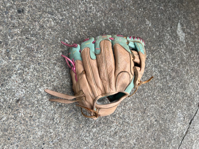 Aria Baseball Glove | SidelineSwap | Buy and Sell on SidelineSwap