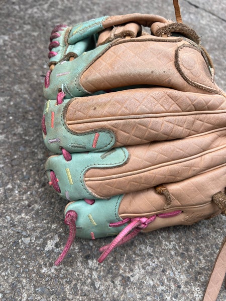 Aria Baseball Glove | SidelineSwap | Buy and Sell on SidelineSwap