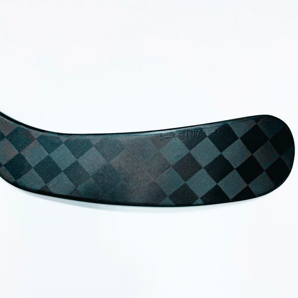 Like New Custom Red Bauer Vapor Hyperlite 2 Hockey Stick-RH-P92-77 Flex ...