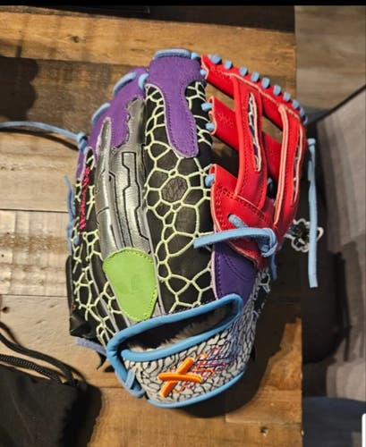 Aria/absolutely ridiculous out of this world glove | SidelineSwap