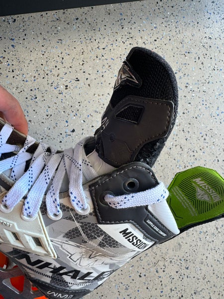 Used Mission Wide Width 10.5 Inhaler DS2 Hockey Skates | SidelineSwap ...