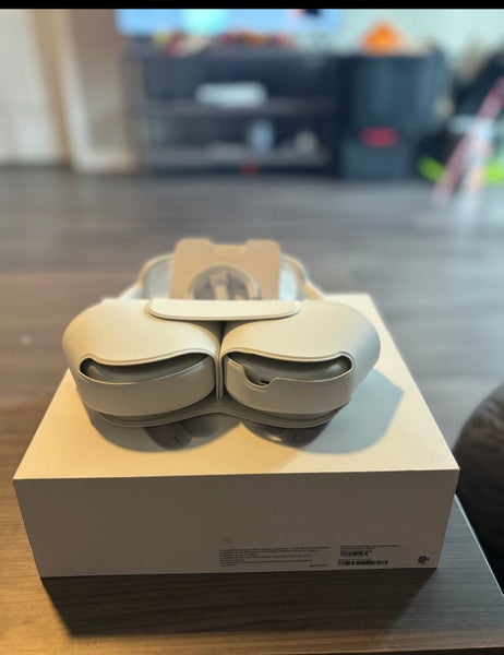 Silver AirPod Maxes | SidelineSwap | Buy and Sell on SidelineSwap