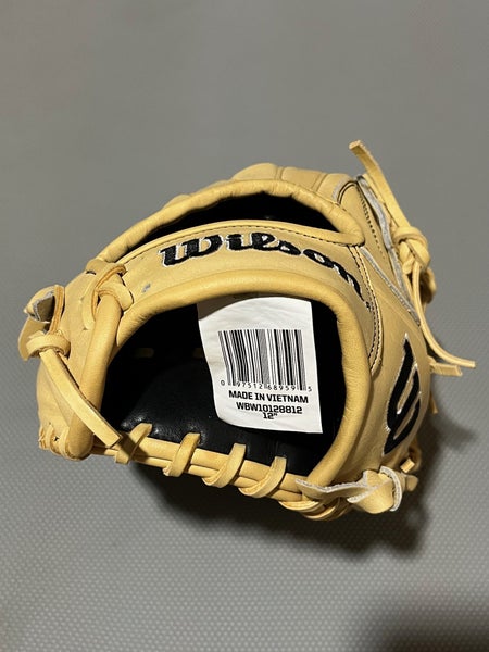 NEW Wilson A2000 B2 12" Pitcher's Baseball Glove RHT | SidelineSwap ...