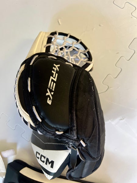 Used 24" CCM CCM YTFLEX 3 GOALIE LEG PADS Regular Goalie Full Set | SidelineSwap | Buy and Sell ...