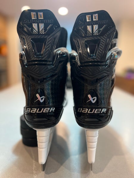 New Senior Mach Hockey Skates Regular Width 9 - includes extra set of ...