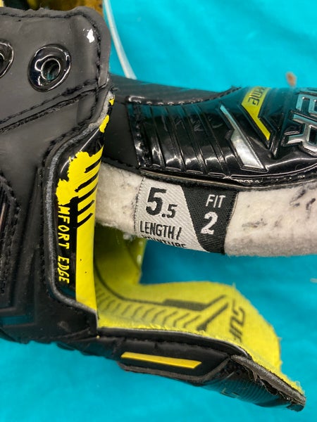 Used Intermediate Bauer Supreme M4 | Size 5.5 | SidelineSwap | Buy and Sell on SidelineSwap