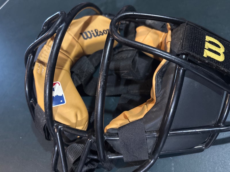 Wilson catchers mask | SidelineSwap | Buy and Sell on SidelineSwap