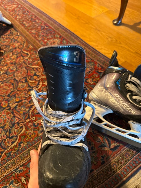 Custom Blue Bauer Wide Width 7 (Used) Vapor Hyperlite Hockey Skates ...