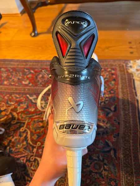 Custom Red Bauer Regular Width 8 (New) Vapor Hyperlite 2 Hockey Skates ...