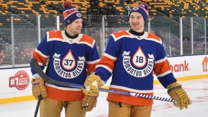 Team Issued Battle of Alberta Edmonton Oilers Heritage Classic toque ...